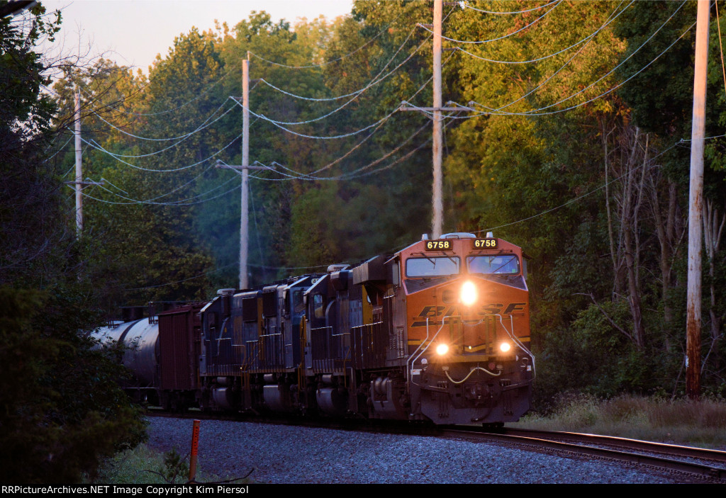 BNSF 6758 CSX Train K040 Crude Oil Loads